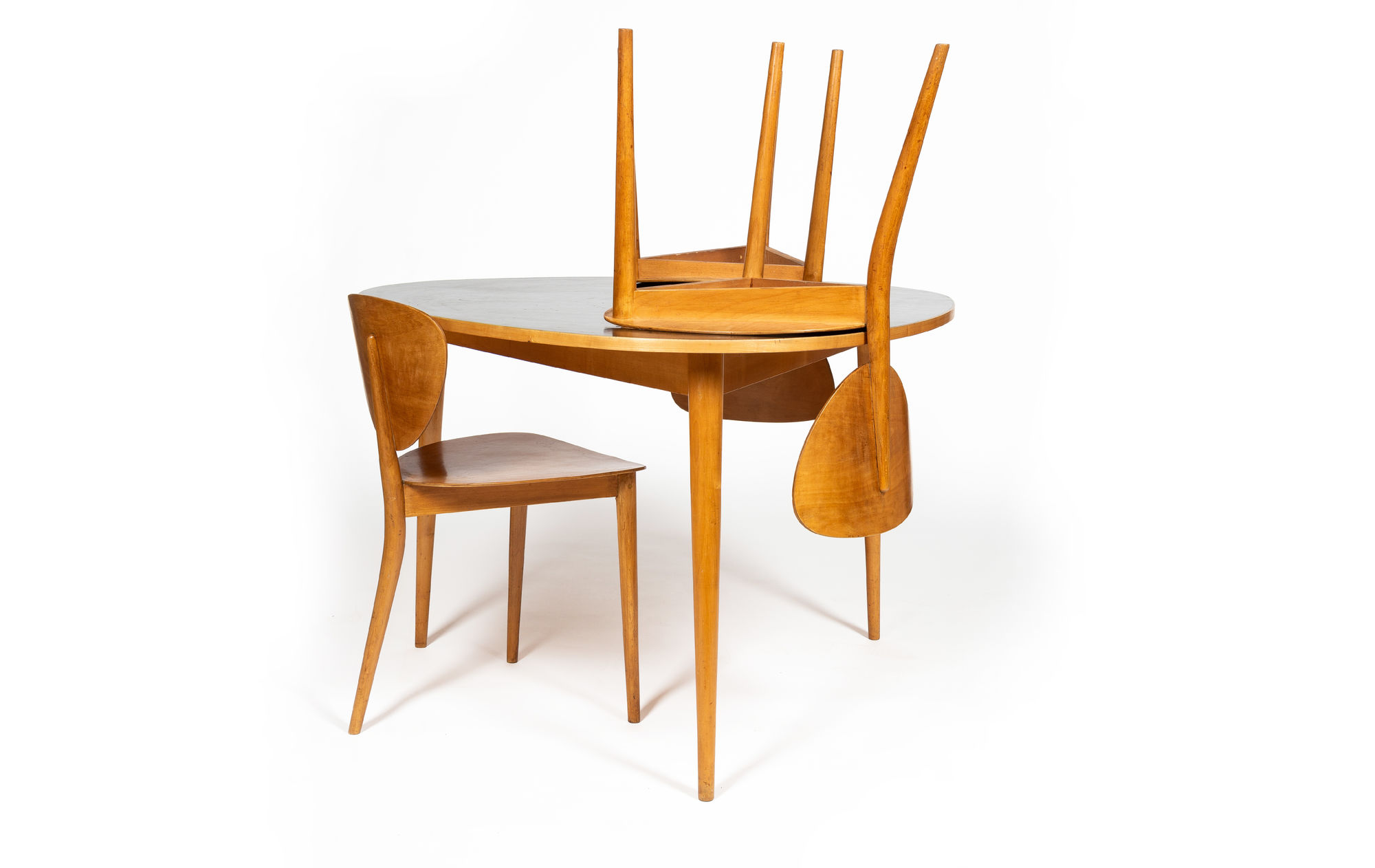 Dreirundtisch and three dreibeinstuhl - Max Bill | CHgallery